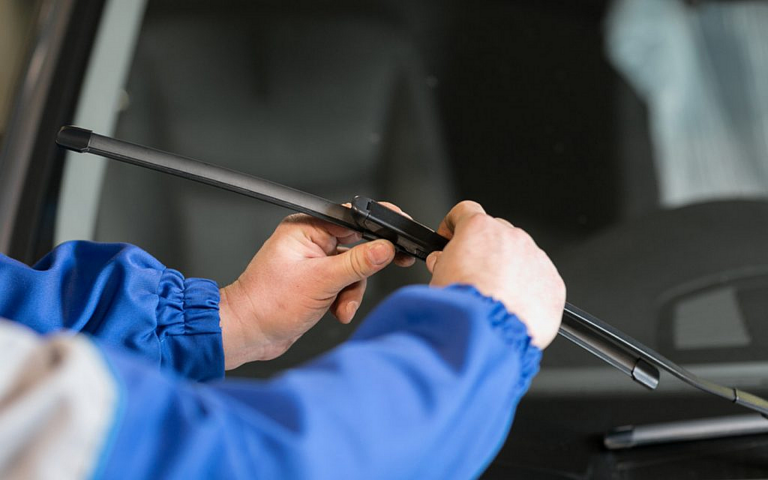 Wiper Blades Not Working: Diagnosis & Fix Guide